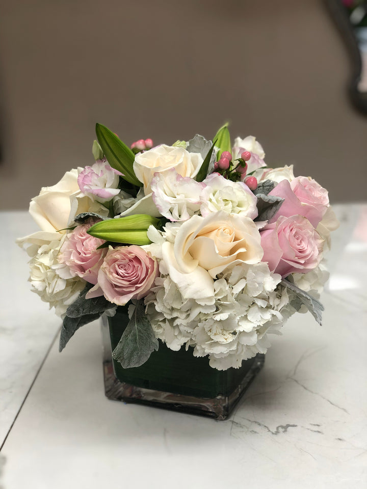 Rose Flower Arrangements - Rose Bouquet Delivery Online – Tinas Flowers ...